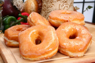 What Are Doughnuts? A Classic American Pastry - Escoffier Online